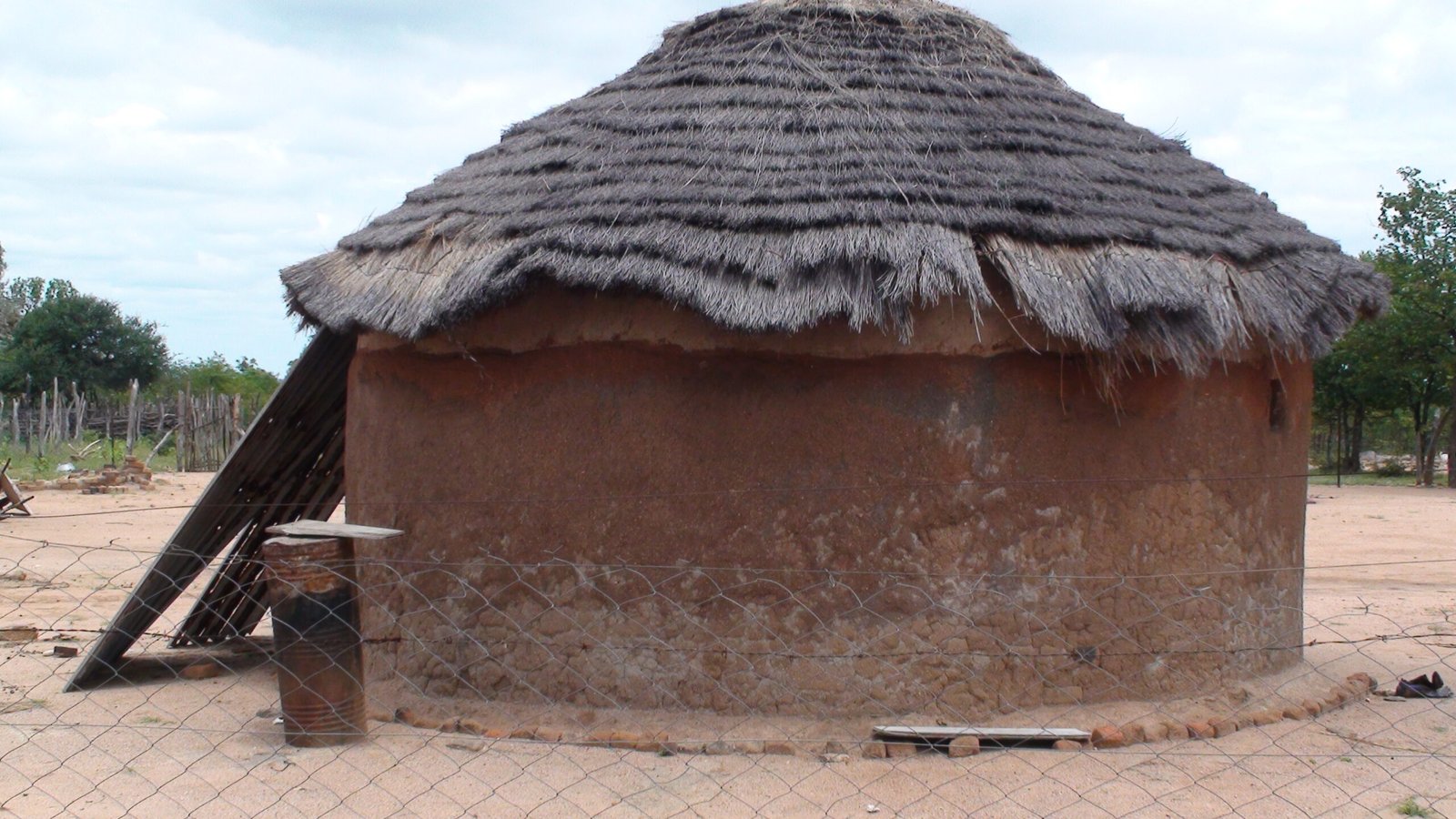 What is a Mud Hut & How to Build One: A Step-by-Step Guide - Hutpost